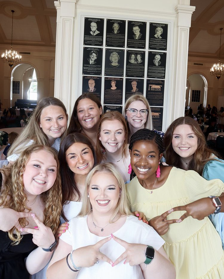 WHAT ARE FOUNDATION LEADERSHIP FUNDS? - Alpha Delta Pi